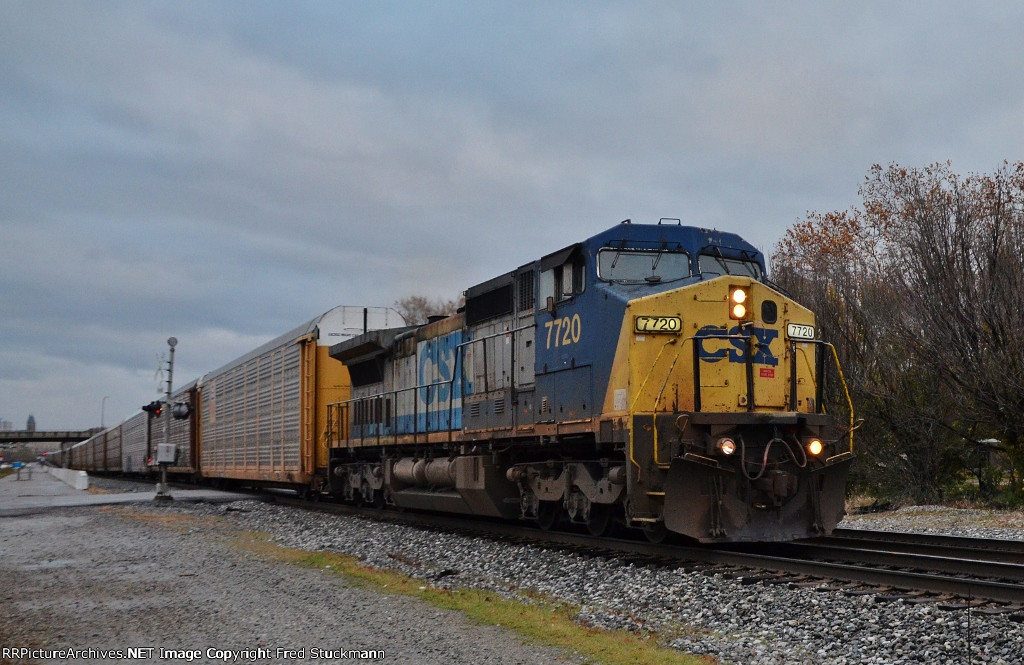 CSX 7720 and a long string of empties.